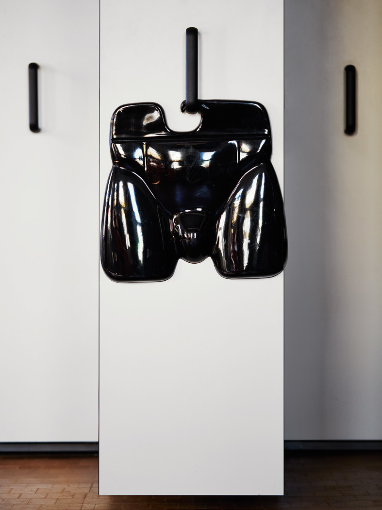 The beauty spot. Cindy Sherman & Peter Philips. - Issue 4 - System Magazine